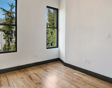 954 Madison Street — Listing History and Nearby Rentals