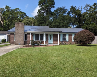 4 Bedrooms at 112 Robin Court for $2,600 by Melissa Clark | RentHop