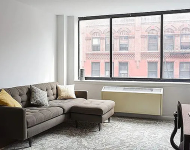 Reade Street — Listing History and Nearby Rentals