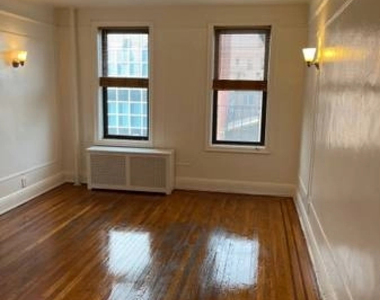 35th Ave & 32nd Street — Listing History and Nearby Rentals
