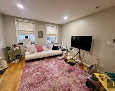 571 Union Street — Listing History and Nearby Rentals