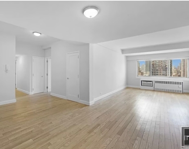 East 65th Street — Listing History and Nearby Rentals