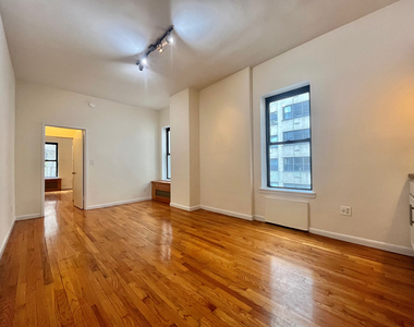 East 89th Street — Listing History and Nearby Rentals