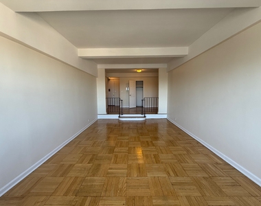 930 Grand Concourse — Listing History and Nearby Rentals