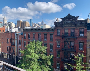 East 10th Street — Listing History and Nearby Rentals