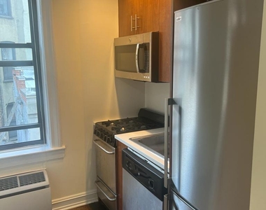 East 51st Street — Listing History and Nearby Rentals