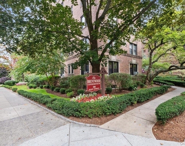 300 Main Street — Listing History and Nearby Rentals