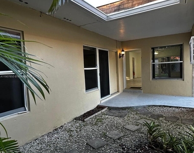8420 Sw 102nd Ave — Listing History and Nearby Rentals