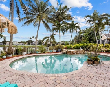 4668 Se Winter Haven Court — Listing History and Nearby Rentals