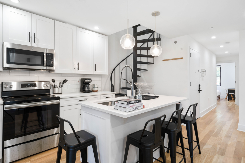Room at 647 Greene Avenue for $1,510 by Alex | RentHop