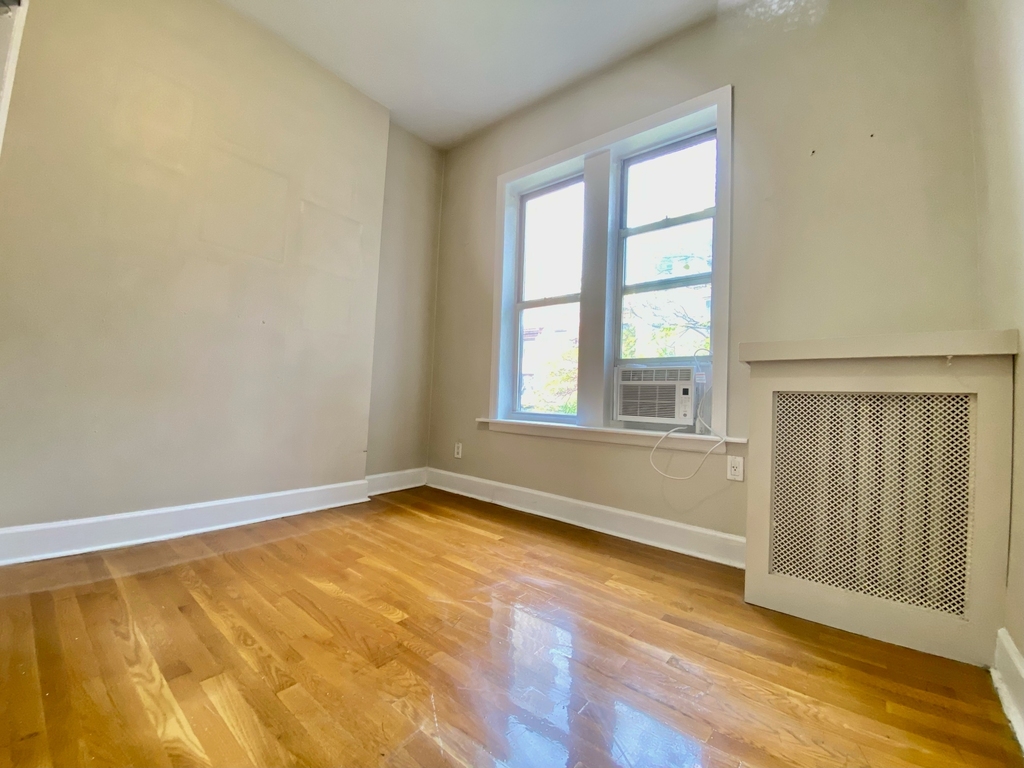 2 Bedrooms at 241 West 13th St *NO-FEE* for $4,900 by Brandon Bolanos ...