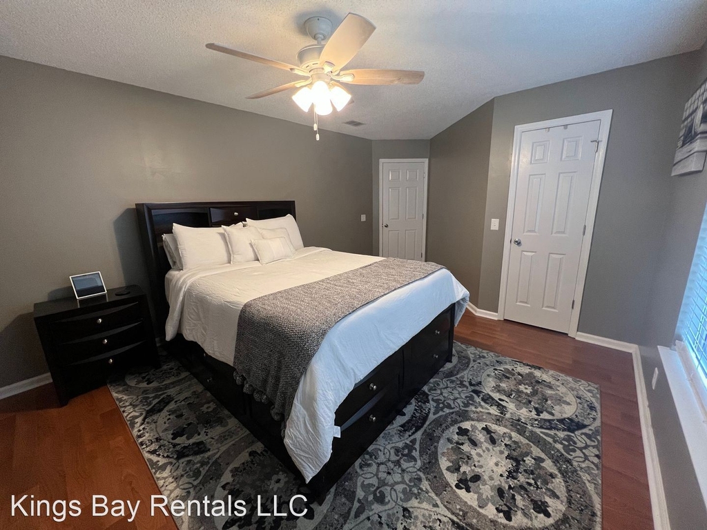 3 Bedrooms at 203 Mcqueen Circle for $1,800 by Manager | RentHop