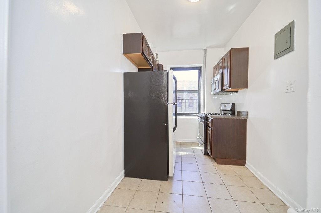 2 Bedrooms at 735 W 172nd Street for $2,400 by RH Advisors OneKey | RentHop