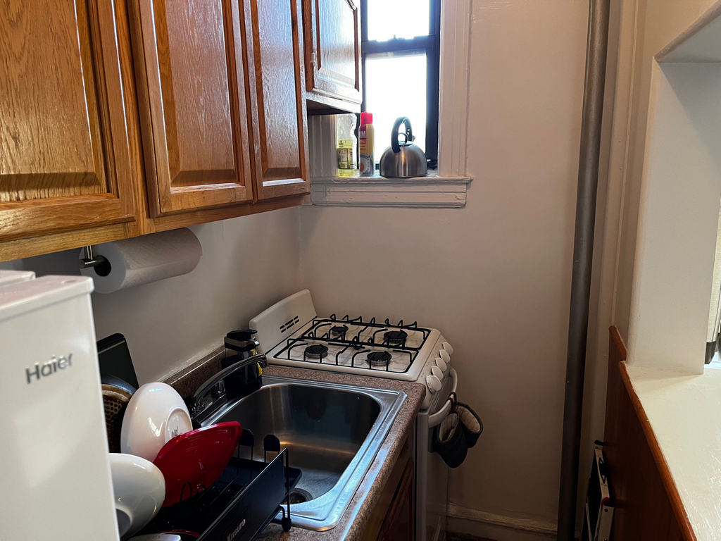 35th ave & 28th Street — Listing History and Nearby Rentals