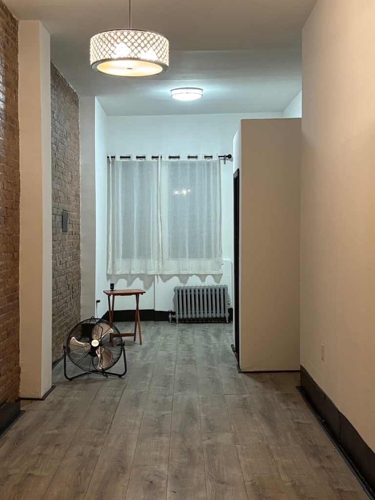 West 119th Street — Listing History and Nearby Rentals