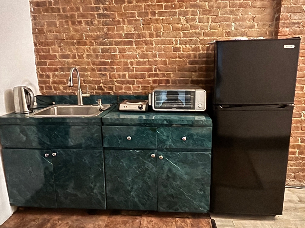 West 119th Street — Listing History and Nearby Rentals