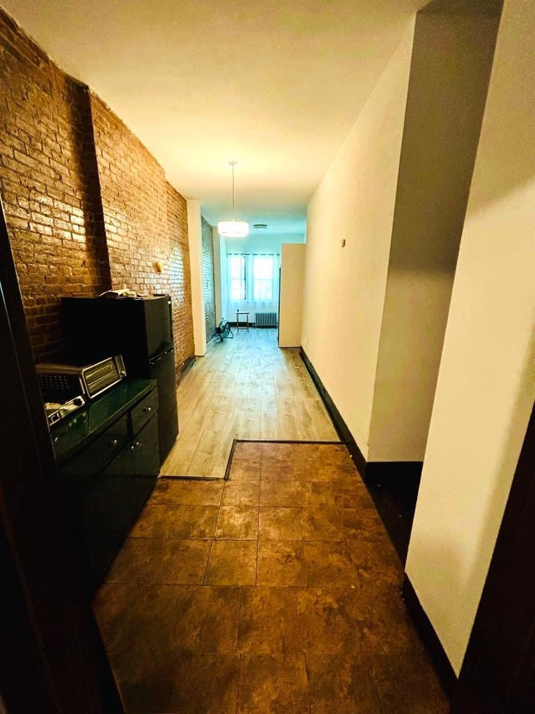 West 119th Street — Listing History and Nearby Rentals