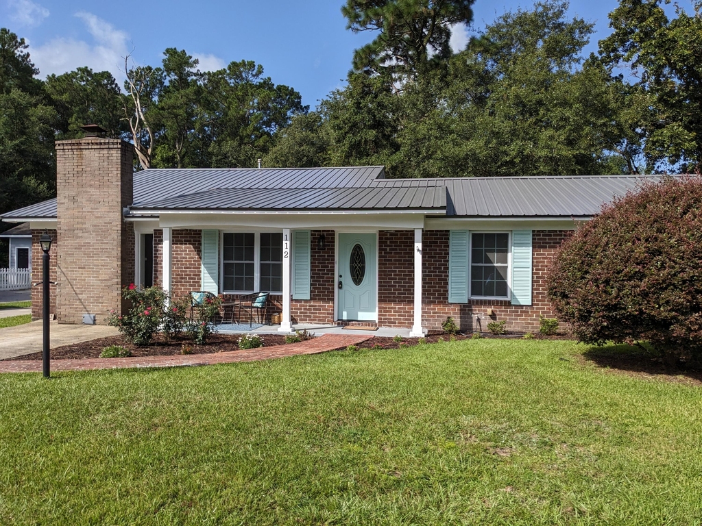 4 Bedrooms at 112 Robin Court for $2,600 by Melissa Clark | RentHop