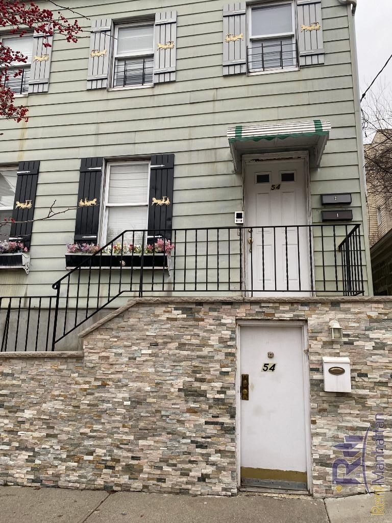 54 Van Duzer Street — Listing History and Nearby Rentals