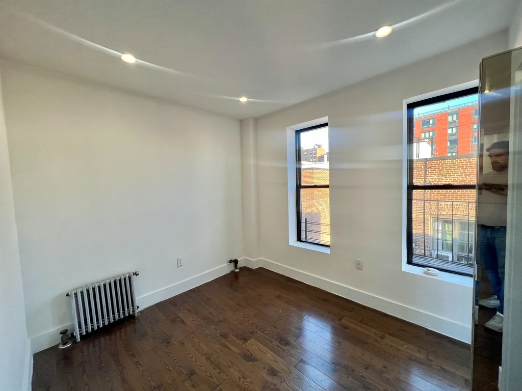 4 Saint Nicholas Terrace — Listing History and Nearby Rentals