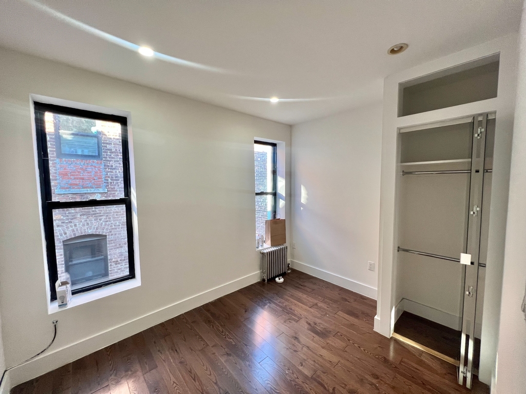4 Saint Nicholas Terrace — Listing History and Nearby Rentals