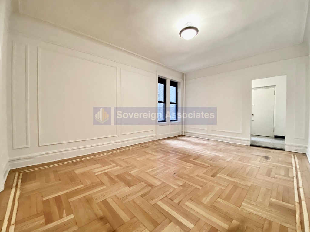 3 Bedrooms at 652 West 163rd Street for $3,500 by Oscarli Diaz | RentHop