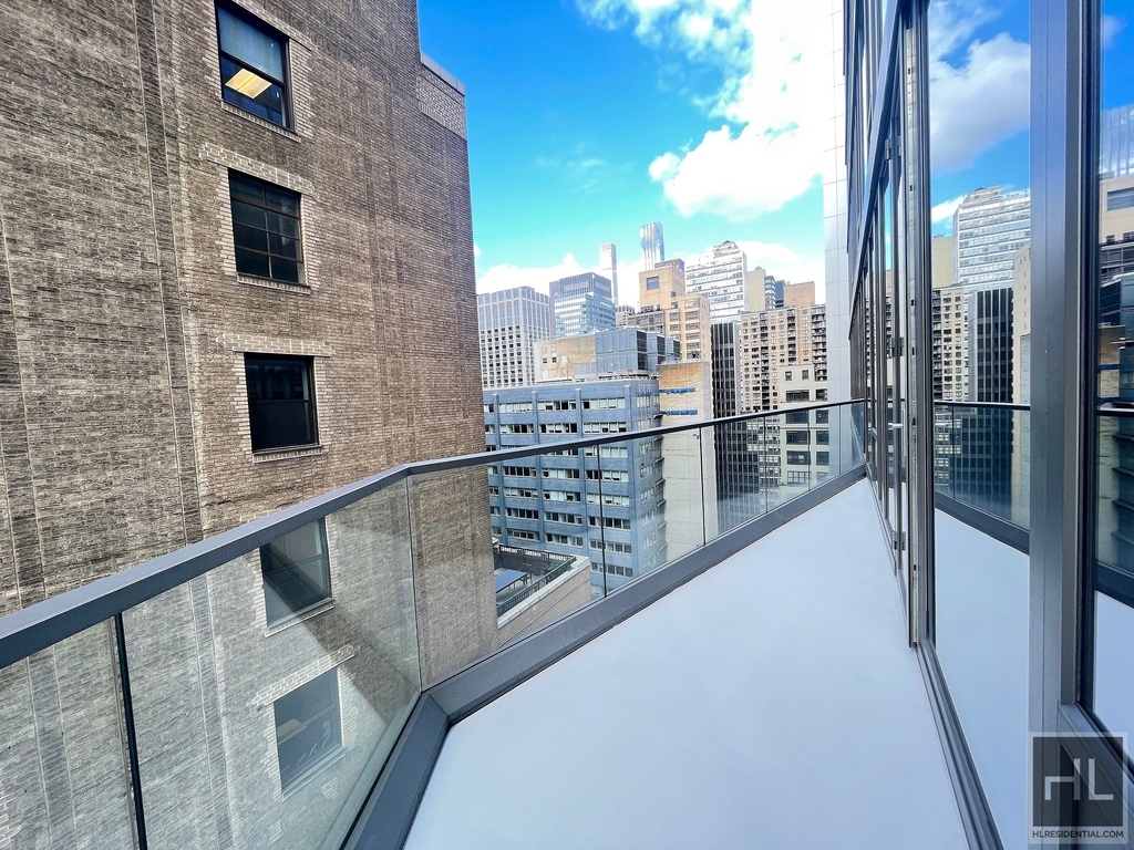 East 44 Street — Listing History and Nearby Rentals