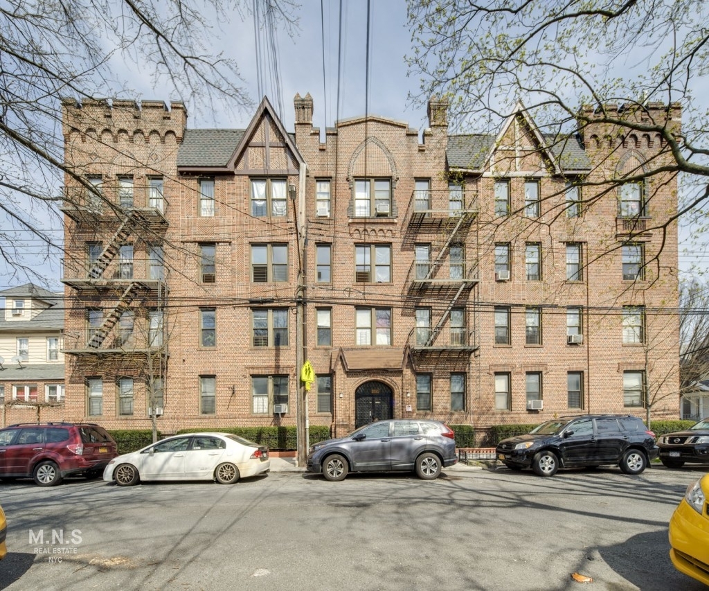 102nd Street — Listing History and Nearby Rentals