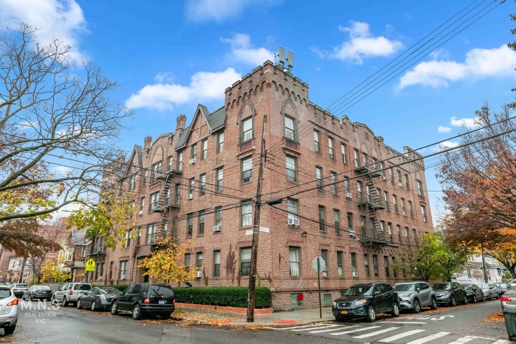 102nd Street — Listing History and Nearby Rentals