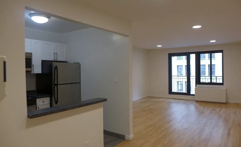 West 15th Street & 5th Avenue — Listing History and Nearby Rentals
