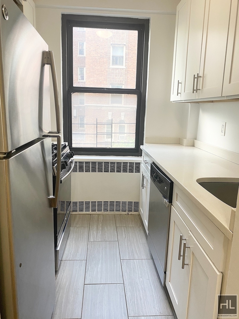 2 Bedrooms at Grand Concourse for $2,925 by Gage Humphrey | RentHop