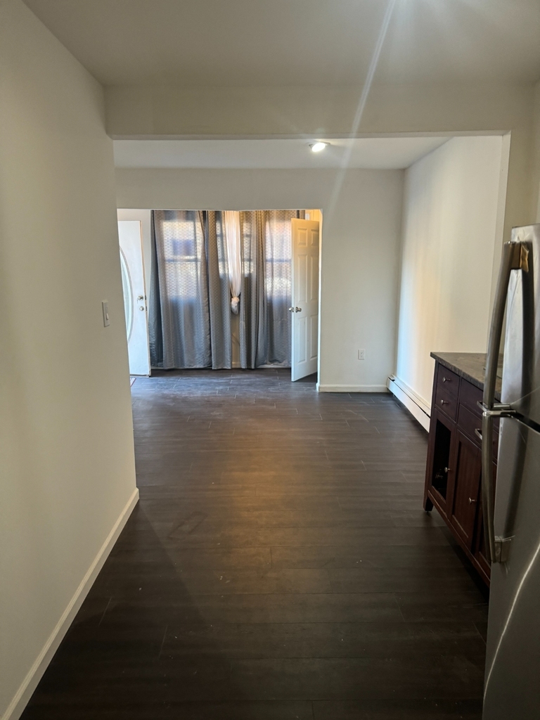 25th Ave & 44th Street — Listing History and Nearby Rentals