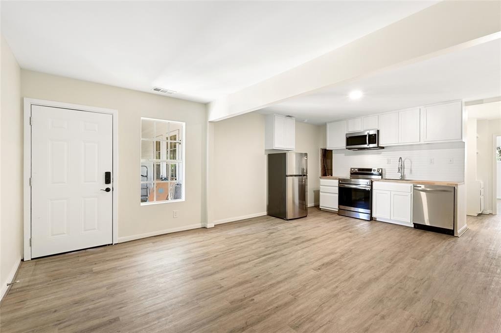 1 Bedroom at 1011 W 10th Street for $1,395 by RH Advisors TX | RentHop