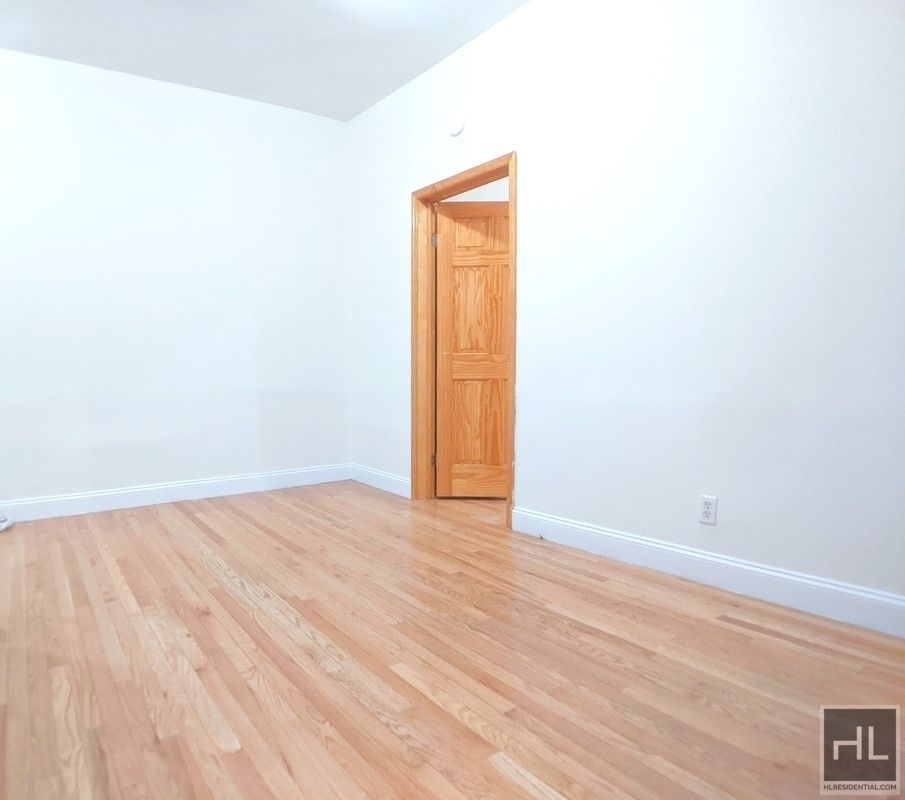 St Nicholas Terrace — Listing History and Nearby Rentals
