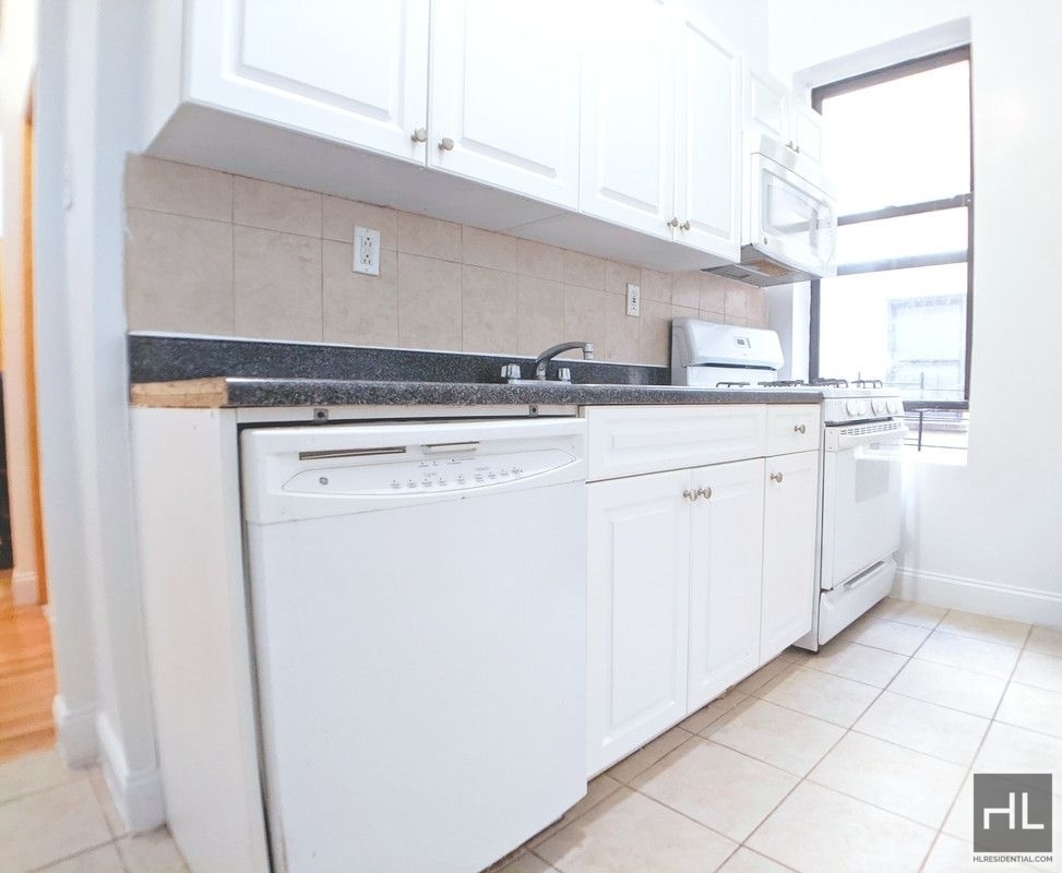 St Nicholas Terrace — Listing History and Nearby Rentals