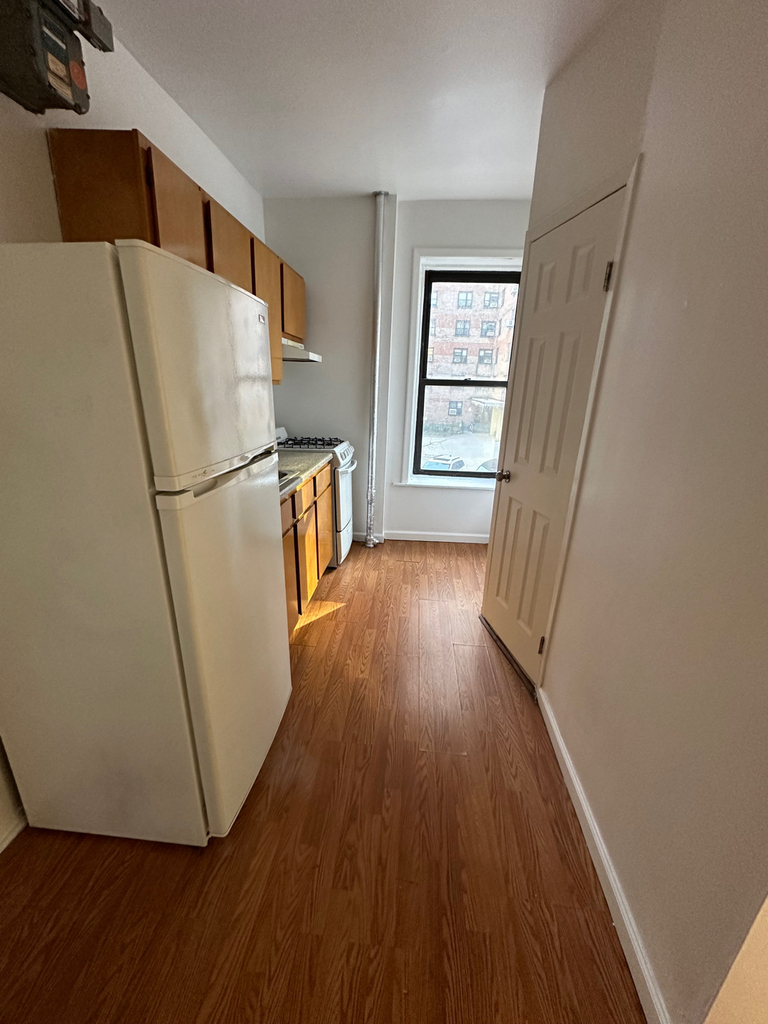 2 Bedrooms at 321 East 108th Street for $2,400 by William Vesey | RentHop