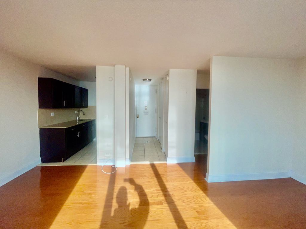 Studio at Broadway & 135th for $2,595 by Taylor St. Valliere | RentHop