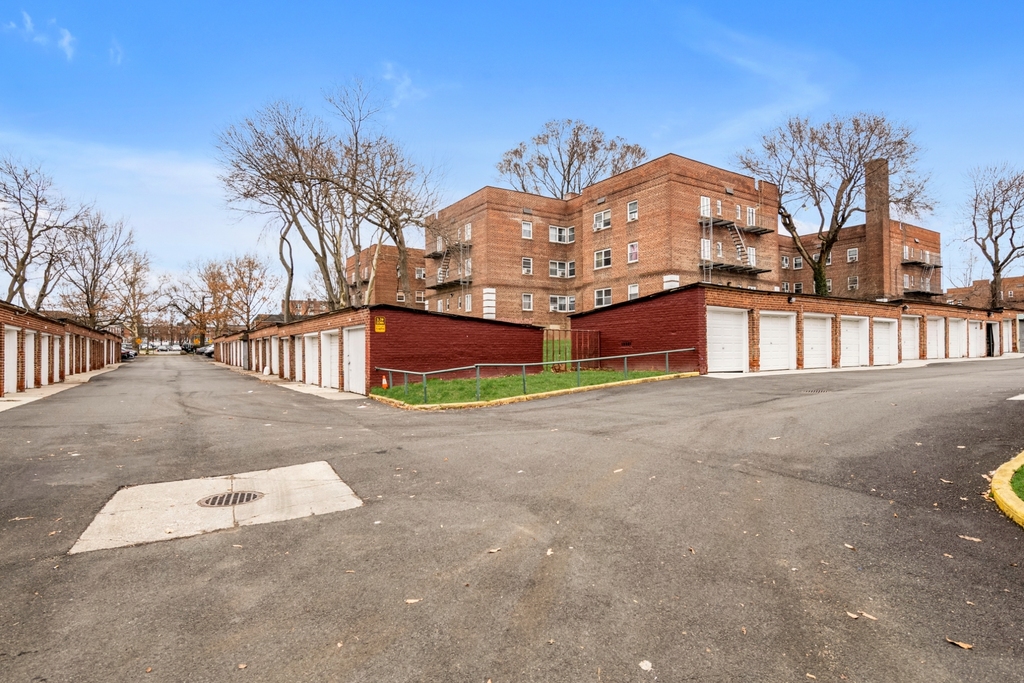 211-01 42 avenue — Listing History and Nearby Rentals