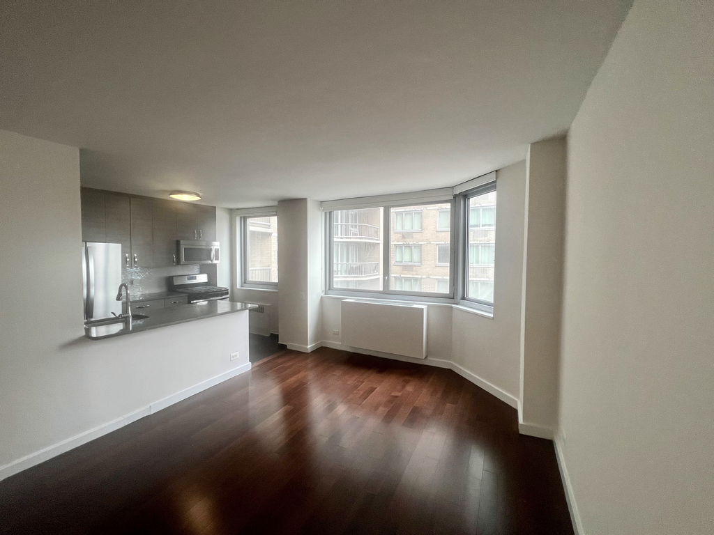 E 34TH ST — Listing History and Nearby Rentals