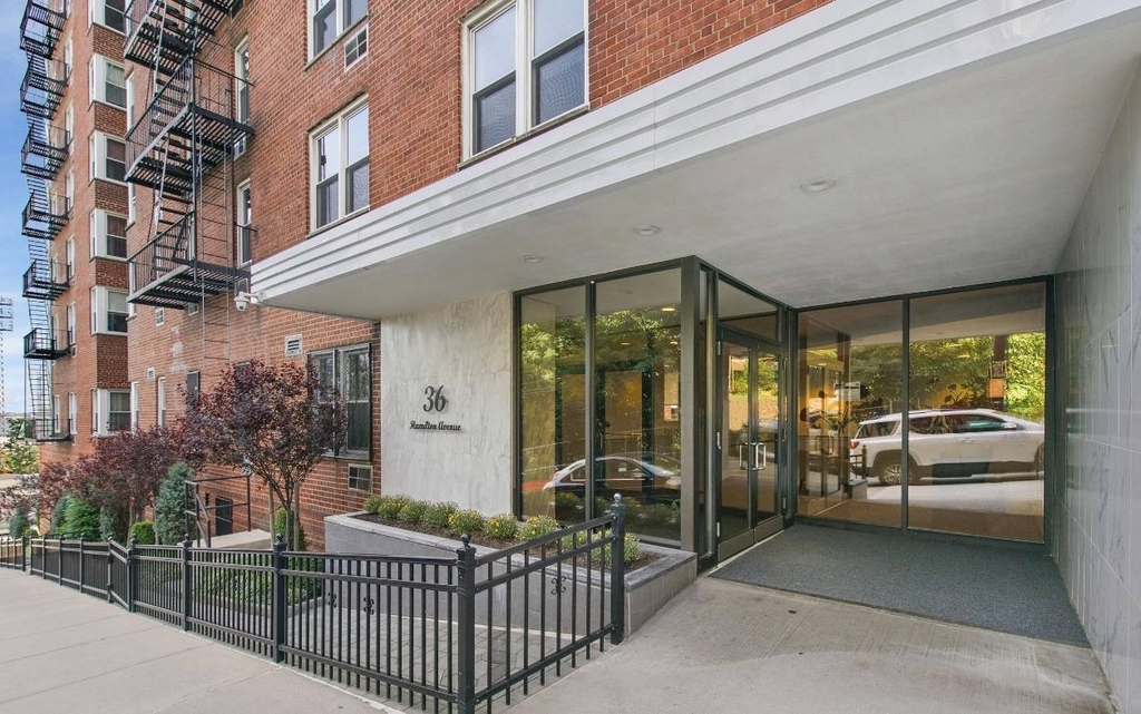 1 Bedroom at 36 Hamilton Ave for $1,950 by Bella Grossman | RentHop