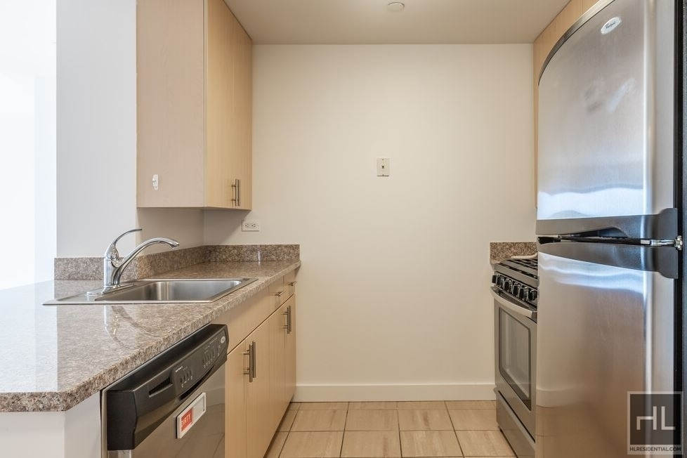 Studio at 89th Avenue for $1,999 by Justin Travis | RentHop