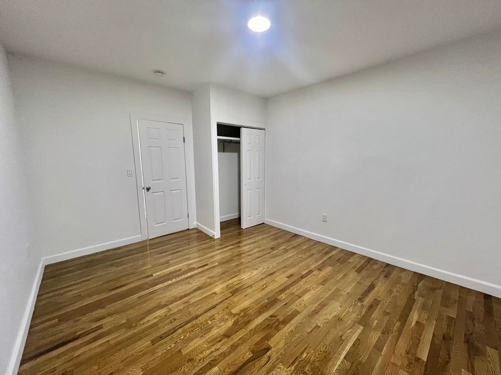 130 Ft Washington Avenue — Listing History and Nearby Rentals