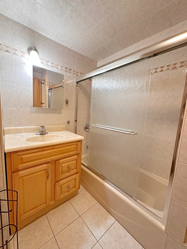 12th Avenue and Dahill Road — Listing History and Nearby Rentals