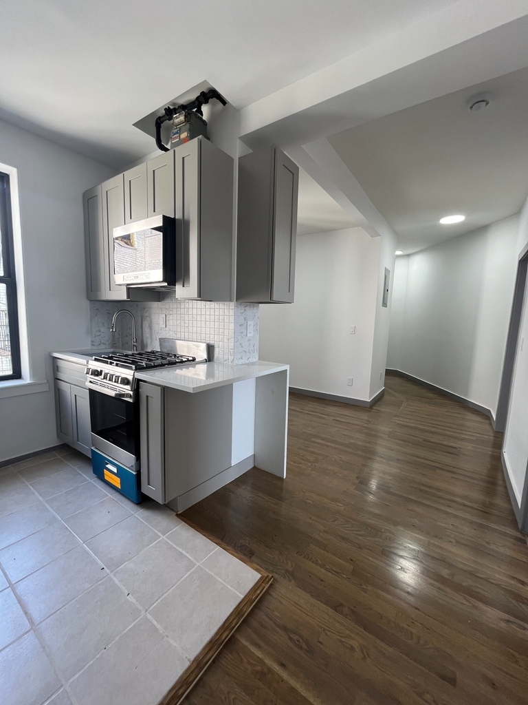 3920 Broadway — Listing History and Nearby Rentals