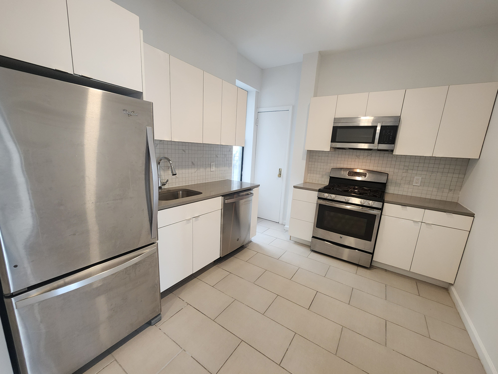 3920 Broadway — Listing History and Nearby Rentals