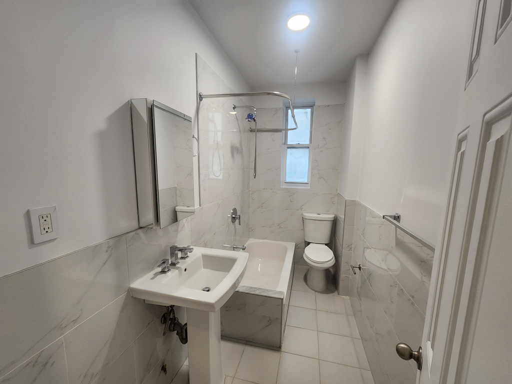 3920 Broadway — Listing History and Nearby Rentals