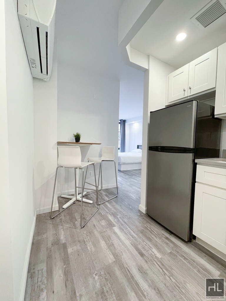 W 53rd Street — Listing History and Nearby Rentals