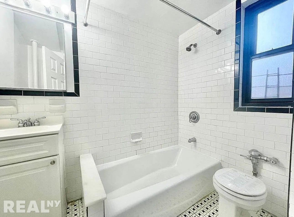 2 Bedrooms at Grand Concourse for $2,950 by Robert Martinez | RentHop