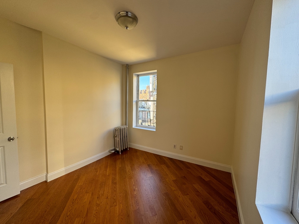 1 Bedroom at West 11th st for $4,125 by Alisa Mercer | RentHop