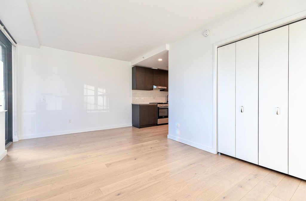 144-74 Northern Boulevard — Listing History and Nearby Rentals